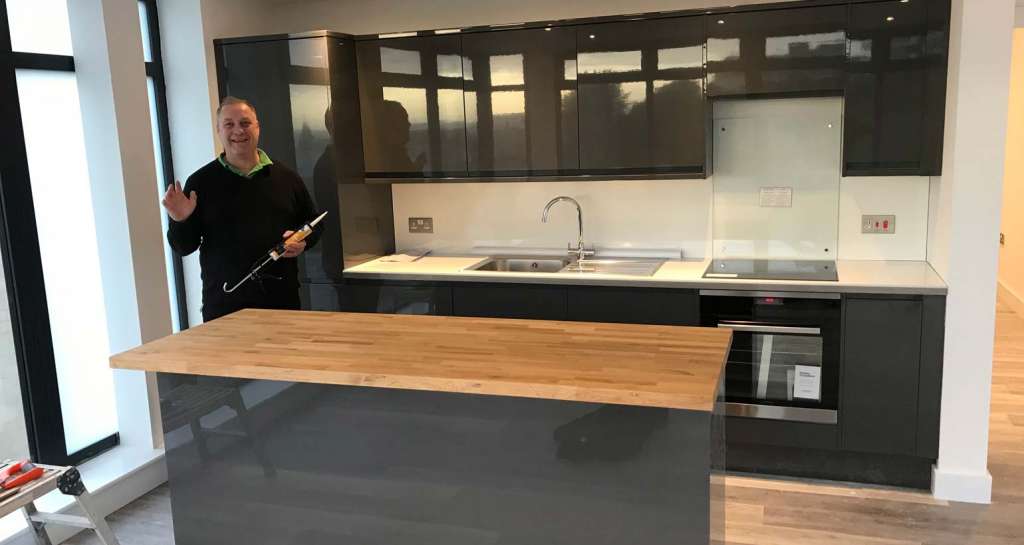 Kitchen Fitting – Emerald Painters